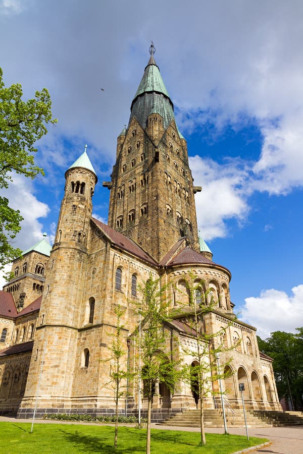 Basilica of St.Antonius stock image. Image of clouds - 32887805