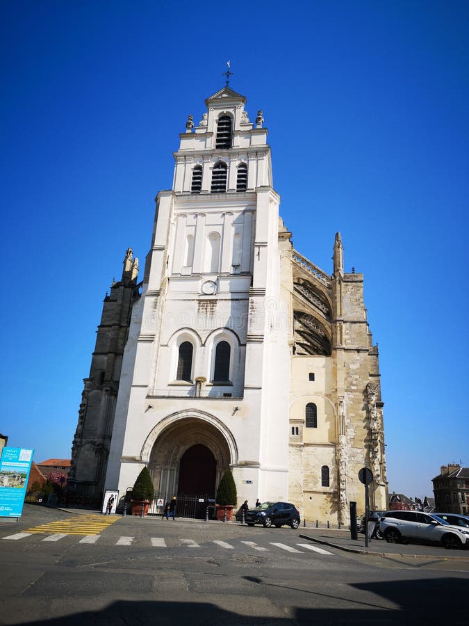 Basilique de Saint-Quentin image stock. Image du tour - 7836313