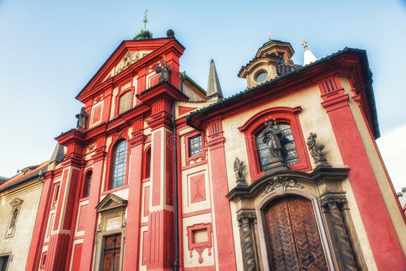 Basilique Du ` S De St George, Prague Image stock - Image du gothique ...