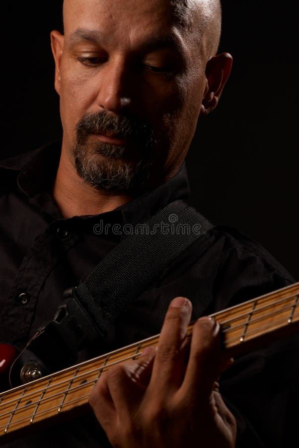 Basist fotografering för bildbyråer. Bild av spelrum - 16010013