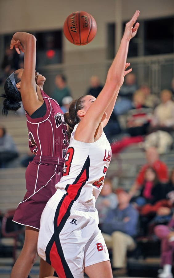 Joueur De Basket De Filles - Lancer Franc Photo stock éditorial - Image ...