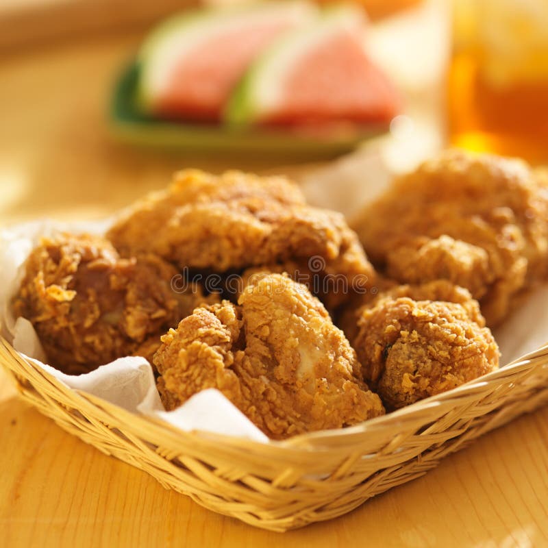 Basket of fried chicken stock image. Image of lunch, green - 43366161