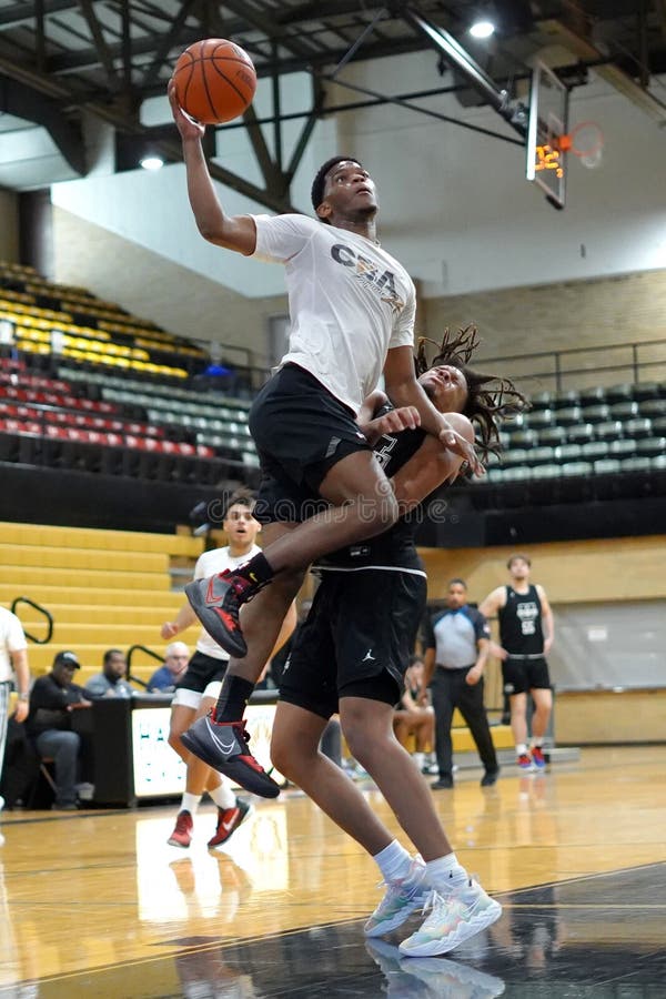 Basketball Player Dunking the Ball into the Hoop Editorial Photo ...