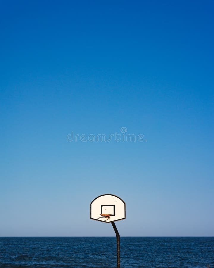 Basketballkorb Auf Dem Strand Stockfoto - Bild von spielplatz, band ...