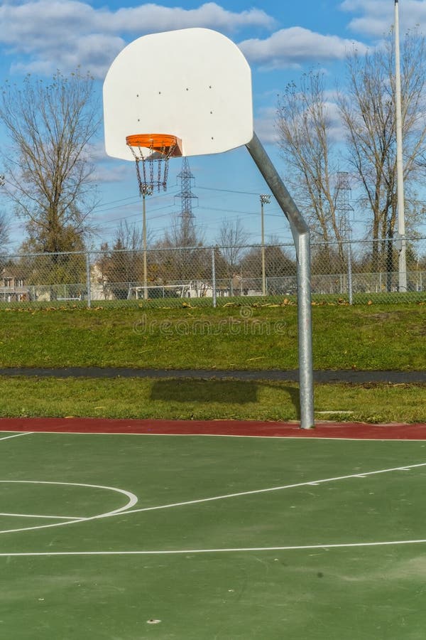 Basketballkorb im Park stockfoto. Bild von sport, draußen - 35108592