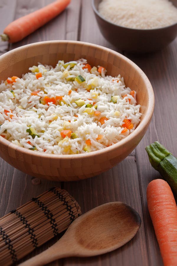 Basmati Rijst met veggies stock afbeelding. Image of graangewas - 26159301