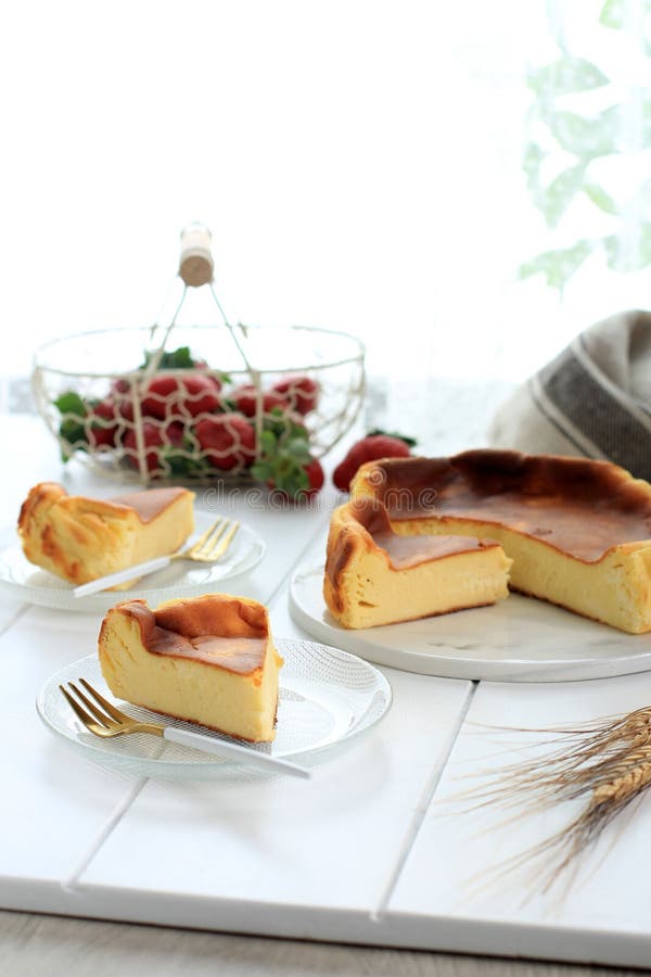Basque Burnt Cheese Cake, Viral Cheese Cake Stock Photo - Image of ...