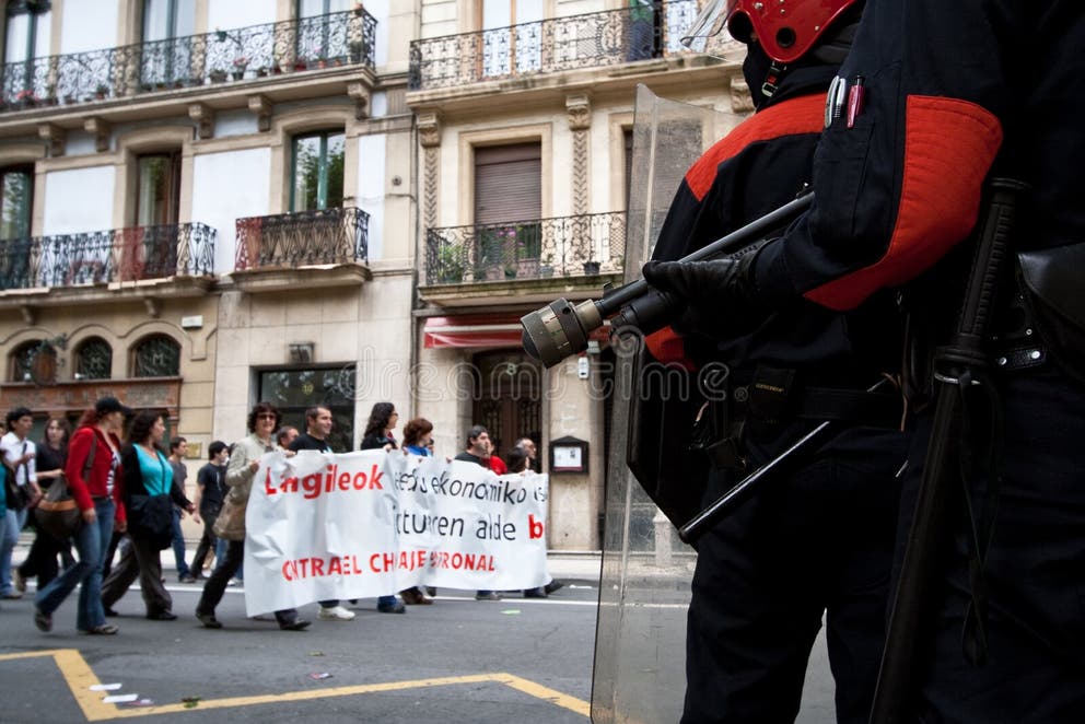 Basque police editorial photography. Image of separatist - 13351477