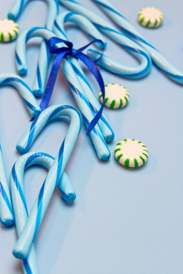 Bastones De Caramelo Azules Imagen de archivo - Imagen de verde ...