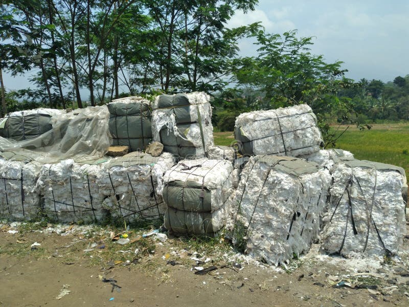 Basura De Materiales De Vestir Imagen de archivo - Imagen de industrias ...