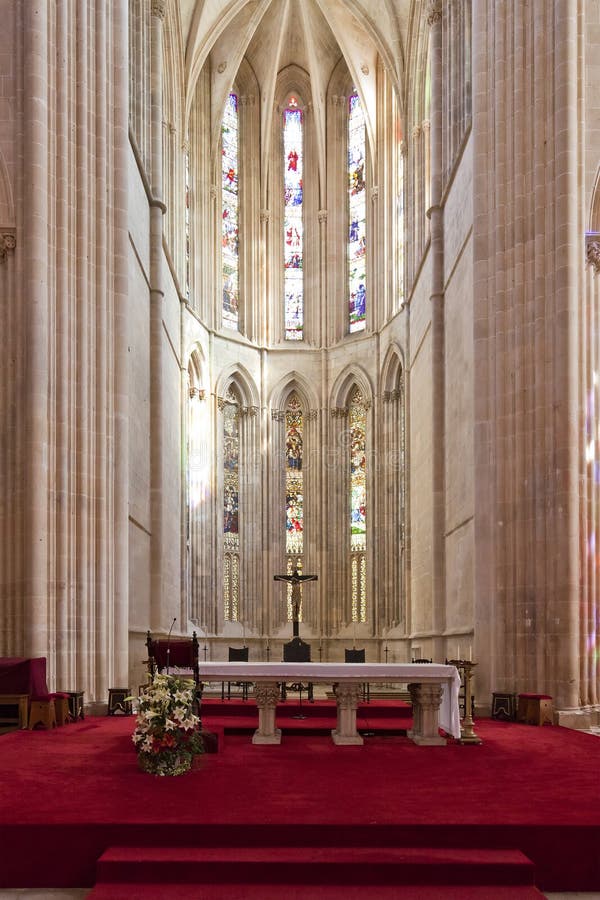 Kloster Batalha. Altar Und Apsis Der Kirche Stockbild - Bild von ...