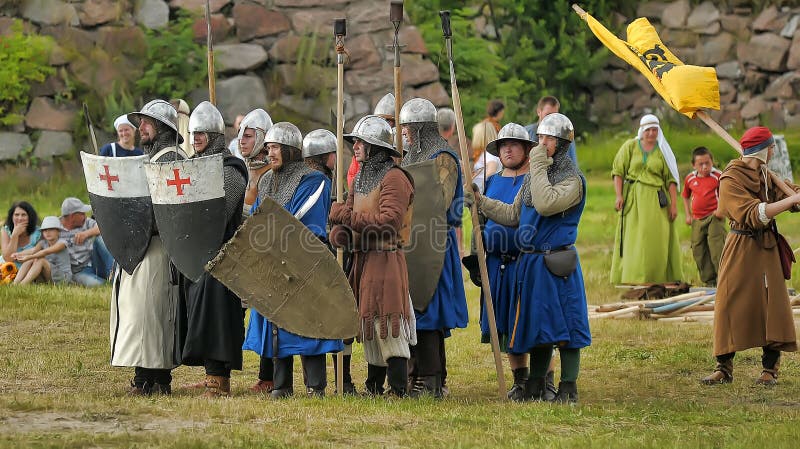 Caballeros Footed Medievales, Lucha Foto de archivo - Imagen de batalla ...