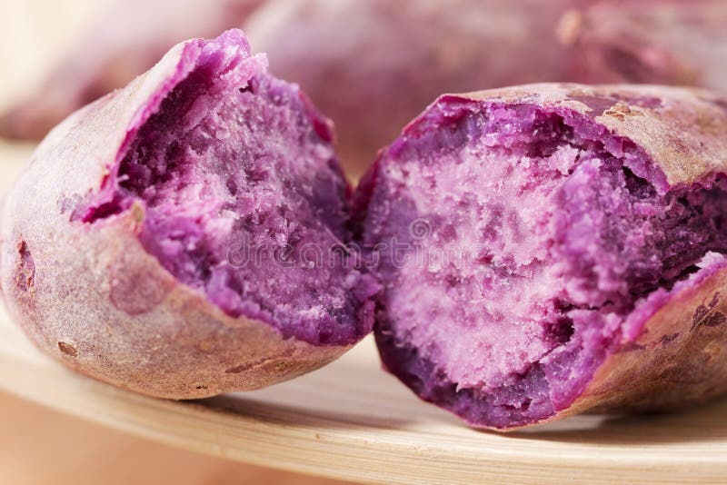 Batata doce roxa foto de stock. Imagem de doce, roxo - 26114126
