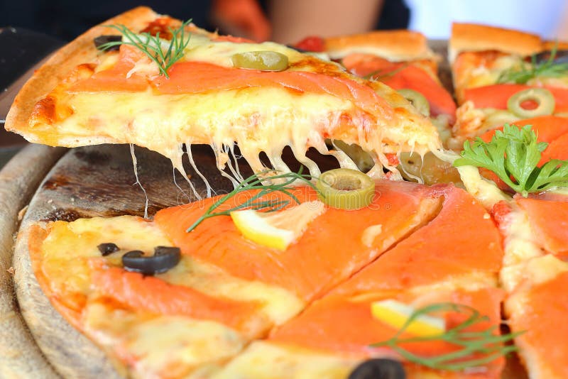 A Batata Frita Salmon Da Massa Da Pizza Come Imagem de Stock - Imagem ...