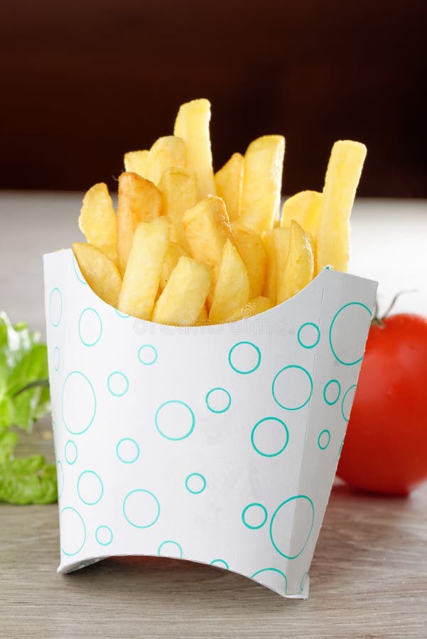 Batatas Fritas No Recipiente De Fast Food Imagem de Stock - Imagem de ...