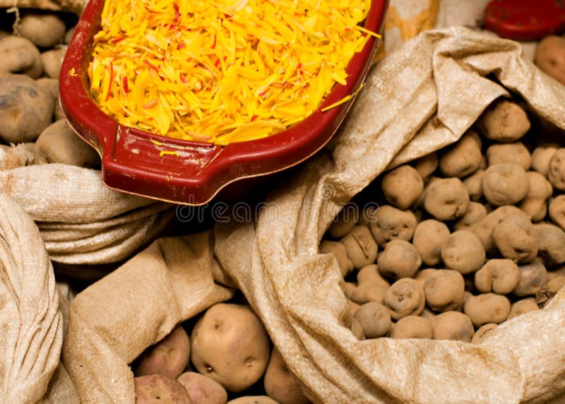 Batatas Peruanas Para Venda No Mercado Da Huascaran Imagem de Stock ...