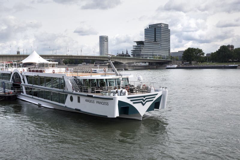 Bateau De Croisière Amadeus Princess Image éditorial - Image du voyage ...