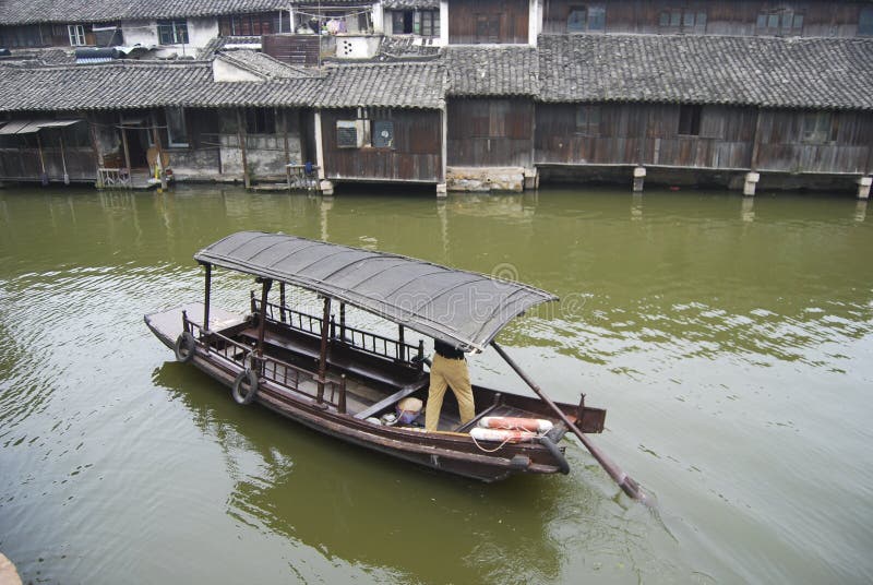 LE BATEAU EN CHINE image stock. Image du ville, bois, asie - 4622967