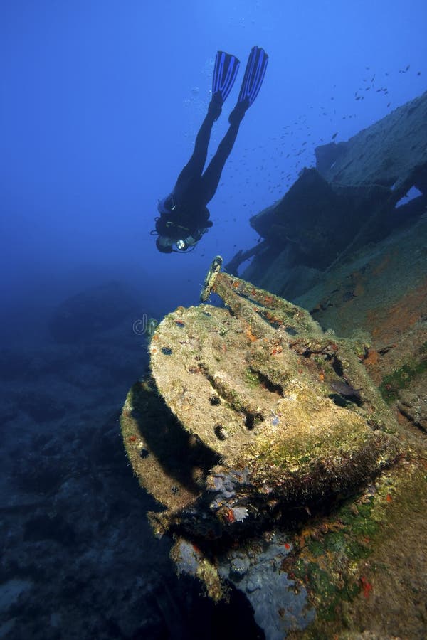 Bateau Sous-marin Avec Le Plongeur Image stock - Image du plongeur ...