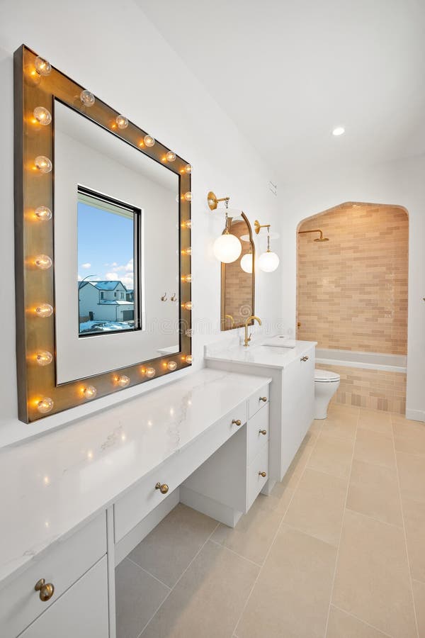 Bathroom Vanity Mirror Spotlight Stock Photos - Free & Royalty-Free ...