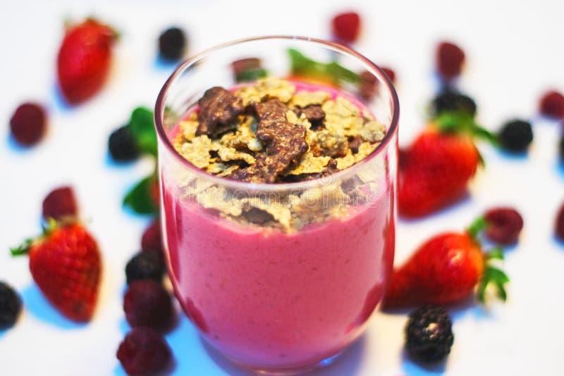 Batido De Fruta Delicioso Com Mel Foto de Stock - Imagem de fundo, frio ...