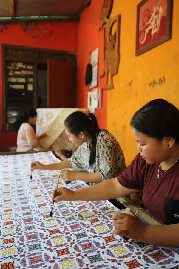 Women Making Traditional Handprinted Batik Editorial Photo - Image of ...