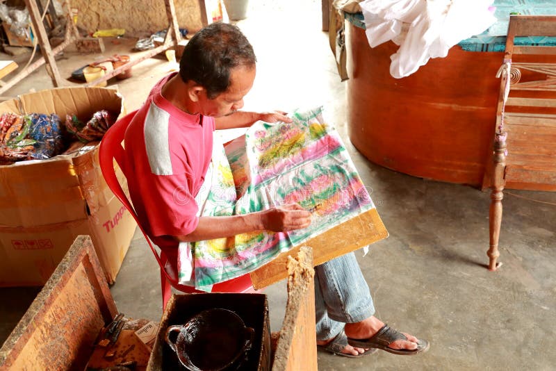 Batik making in Bali editorial photography. Image of handmade - 49607882