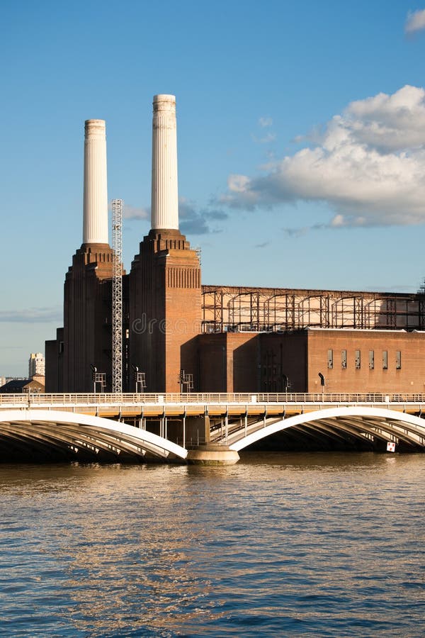 Battersea Power Station and Bridge Stock Image - Image of white, water ...