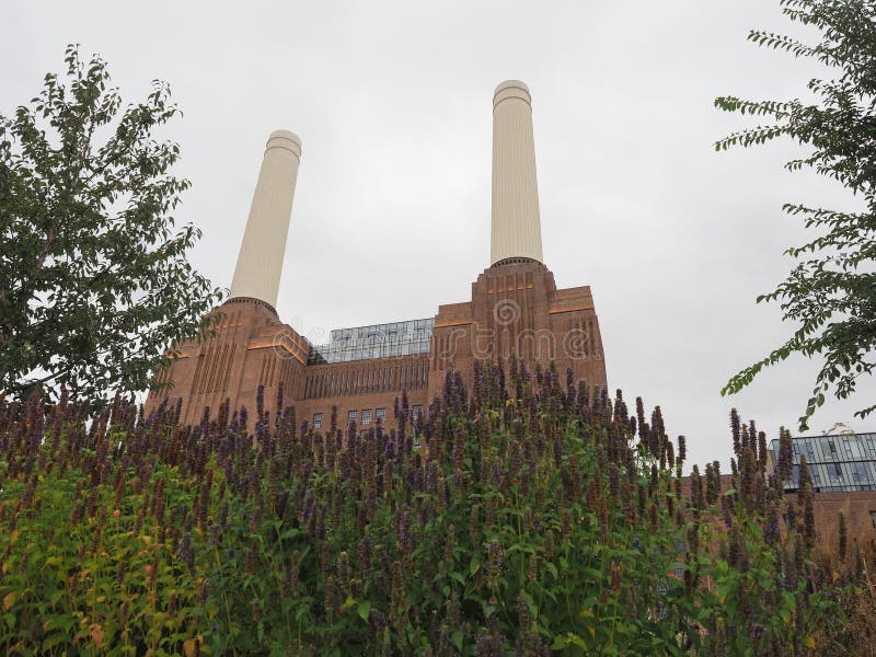 Battersea Power Station in London Editorial Stock Image - Image of ...