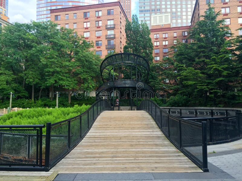 Battery Park, New York City Editorial Stock Image - Image of leaves ...