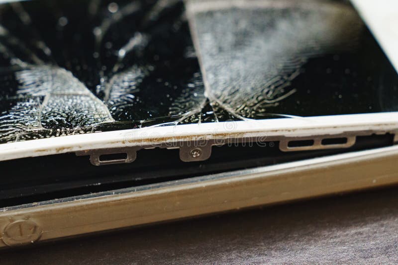 Battery Swelling: Damage To the Back Cover of the Phone, the Display ...