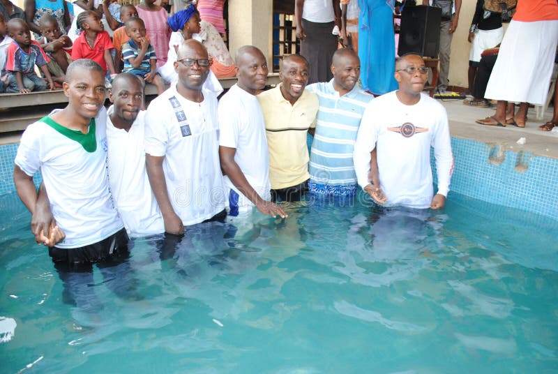 BATTESIMO TRAMITE L'IMMERSIONE Fotografia Stock Editoriale - Immagine ...