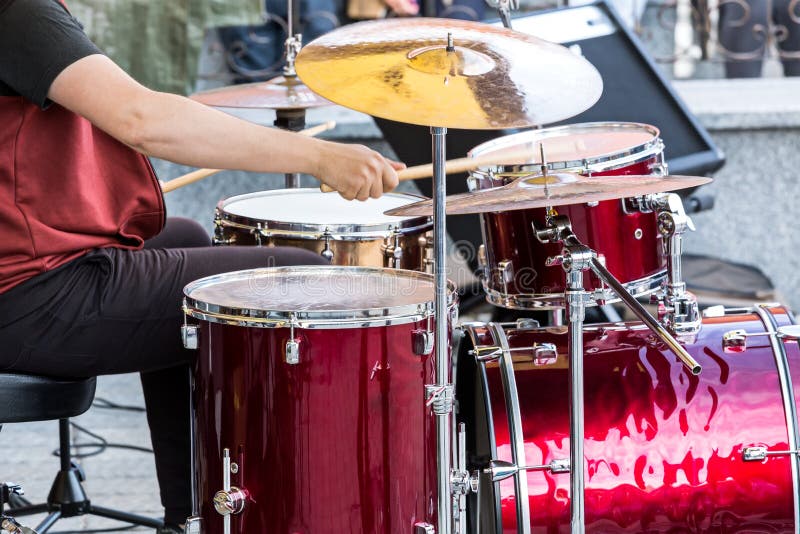 Batteur Jouant Des Cymbales Pendant Le Concert Photo stock - Image du ...