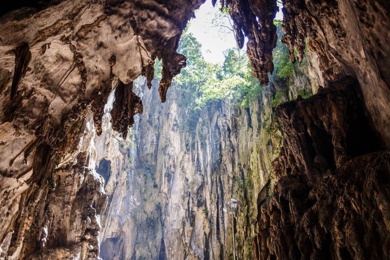 Batu Cave on mountain stock image. Image of praying - 109382301