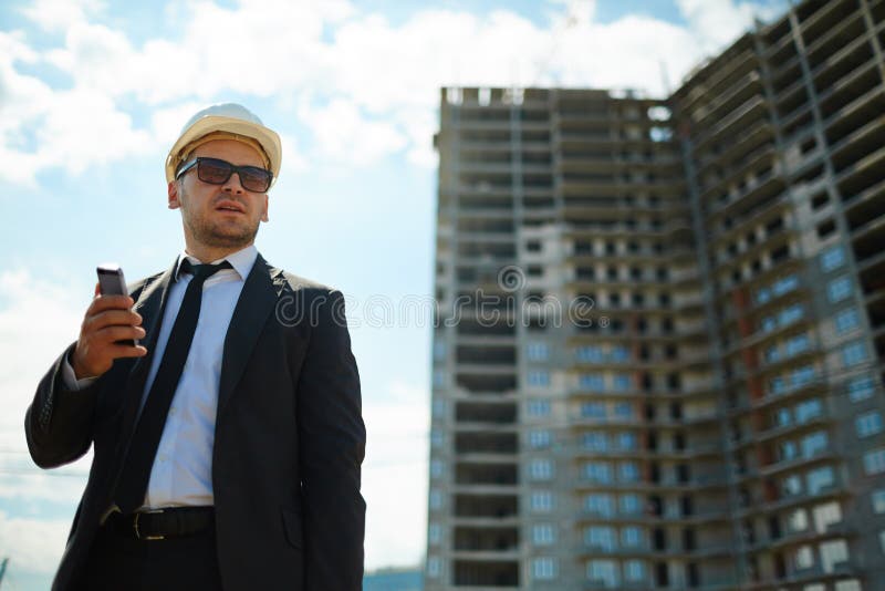 Bau-Chef am Entwicklungs-Standort Stockbild - Bild von industrie ...