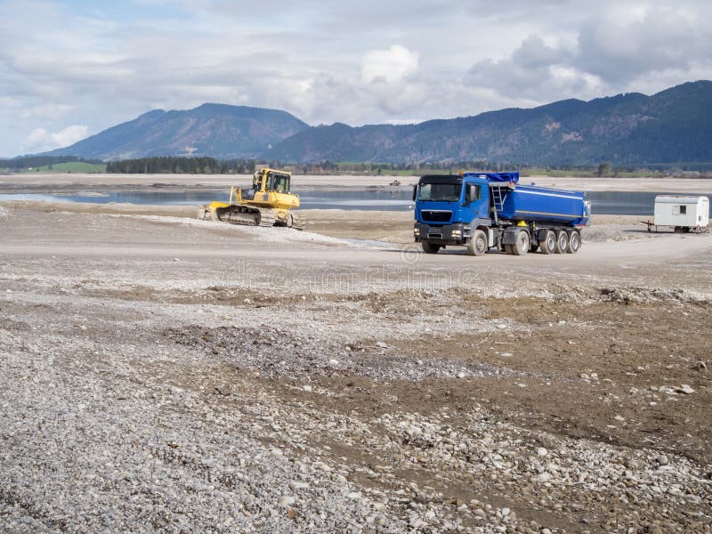 Bauarbeit Im Forggensee_blue Stockbild - Bild von stufe, fall: 96138005