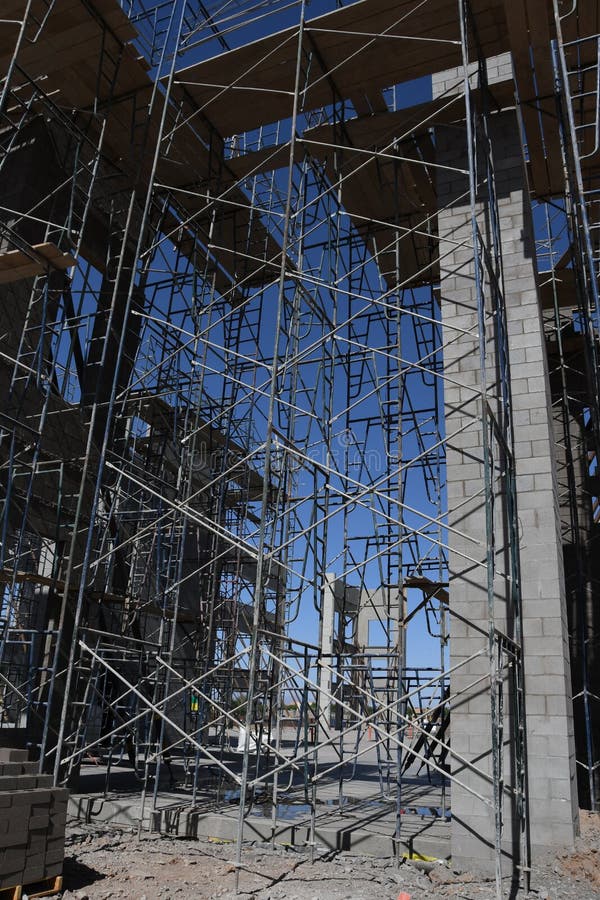 Bauarbeit im Prozess redaktionelles bild. Bild von prozess - 117576420