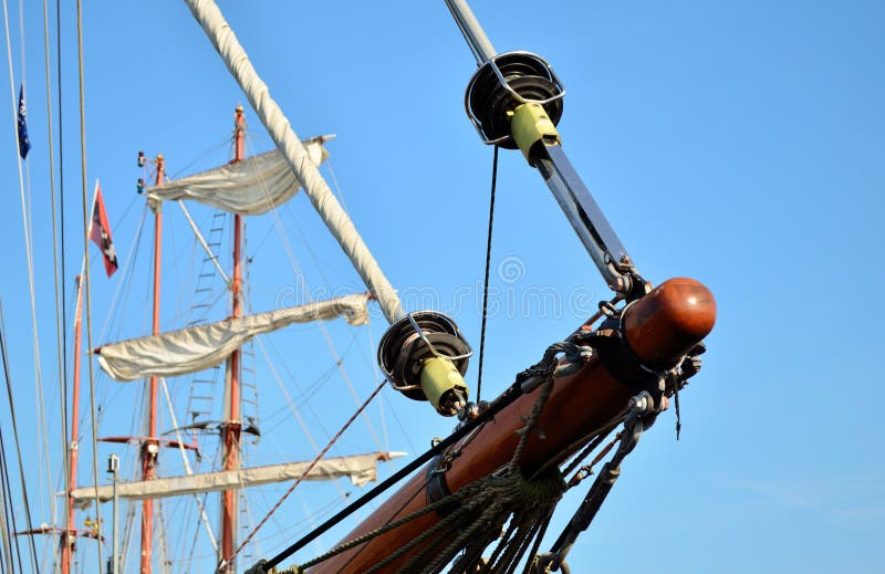 Bauprés O Palo Delantero De Un Velero Con El Aparejo Fijo Foto de ...