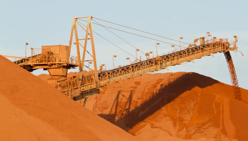 De Mijnbouw Van Het Bauxiet Stock Foto - Image of nota, industrie: 14395172