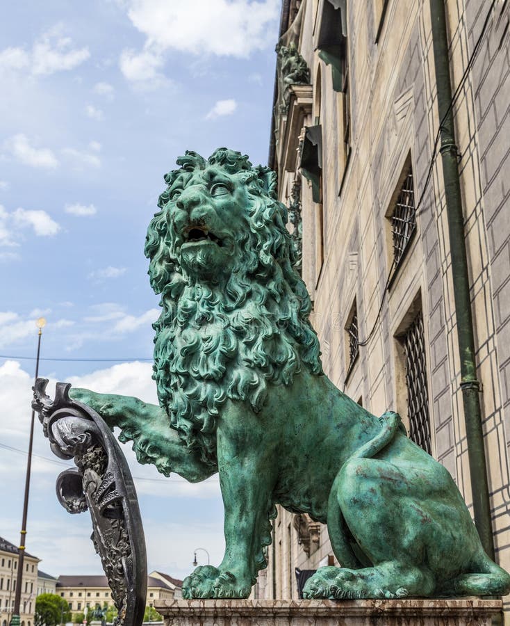 Bavarian Lion Statue in Front of Residence Palace at Odeonsplatz Stock ...