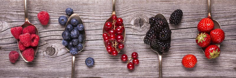 Bayas, colores y sabores foto de archivo. Imagen de color - 119346362