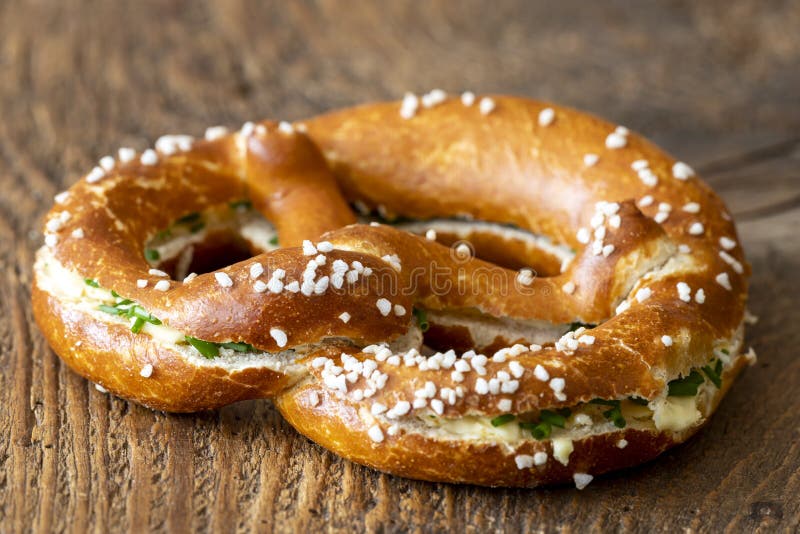 Bayerische Brezel stockbild. Bild von bayerisch, mahlzeit - 184511937