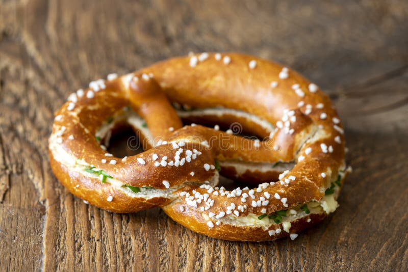 Bayerische Brezel stockbild. Bild von bayerisch, mahlzeit - 184511937