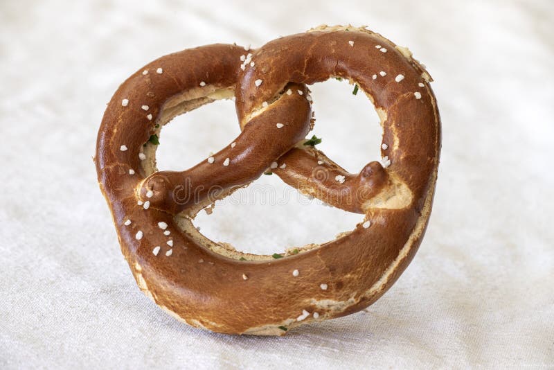 Bayerische Brezel Mit Butter Stockfoto - Bild von salz, bayern: 178473200