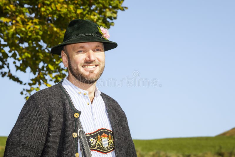 Bayerische Tradition stockfoto. Bild von hüfte, horizont - 21773342