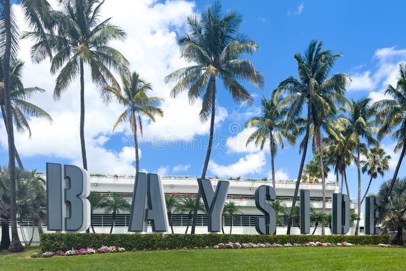 Bayside area in Miami. editorial photo. Image of green - 290039636