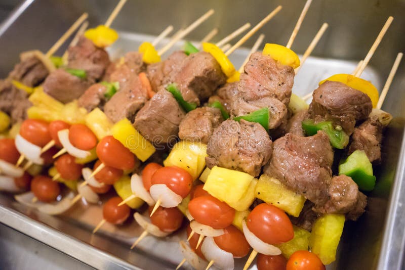 BBQ da carne nas varas foto de stock. Imagem de vegetal - 124078306