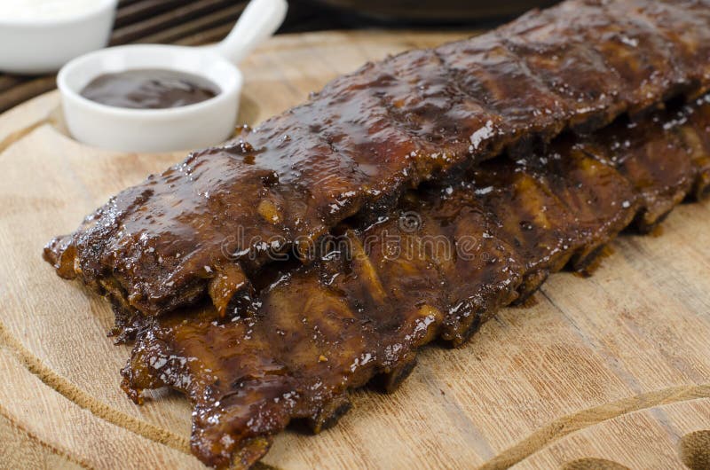 BBQ Ribben stock afbeelding. Image of friet, oven, raad - 28379075
