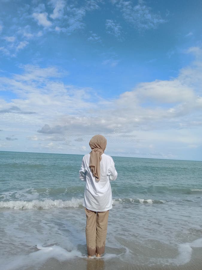 Beach Atmosphere during the Day Stock Photo - Image of cloud, wave ...