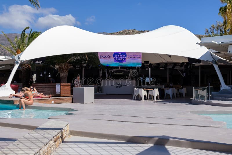 Beach bars of Greece editorial photo. Image of cyclades - 259642031